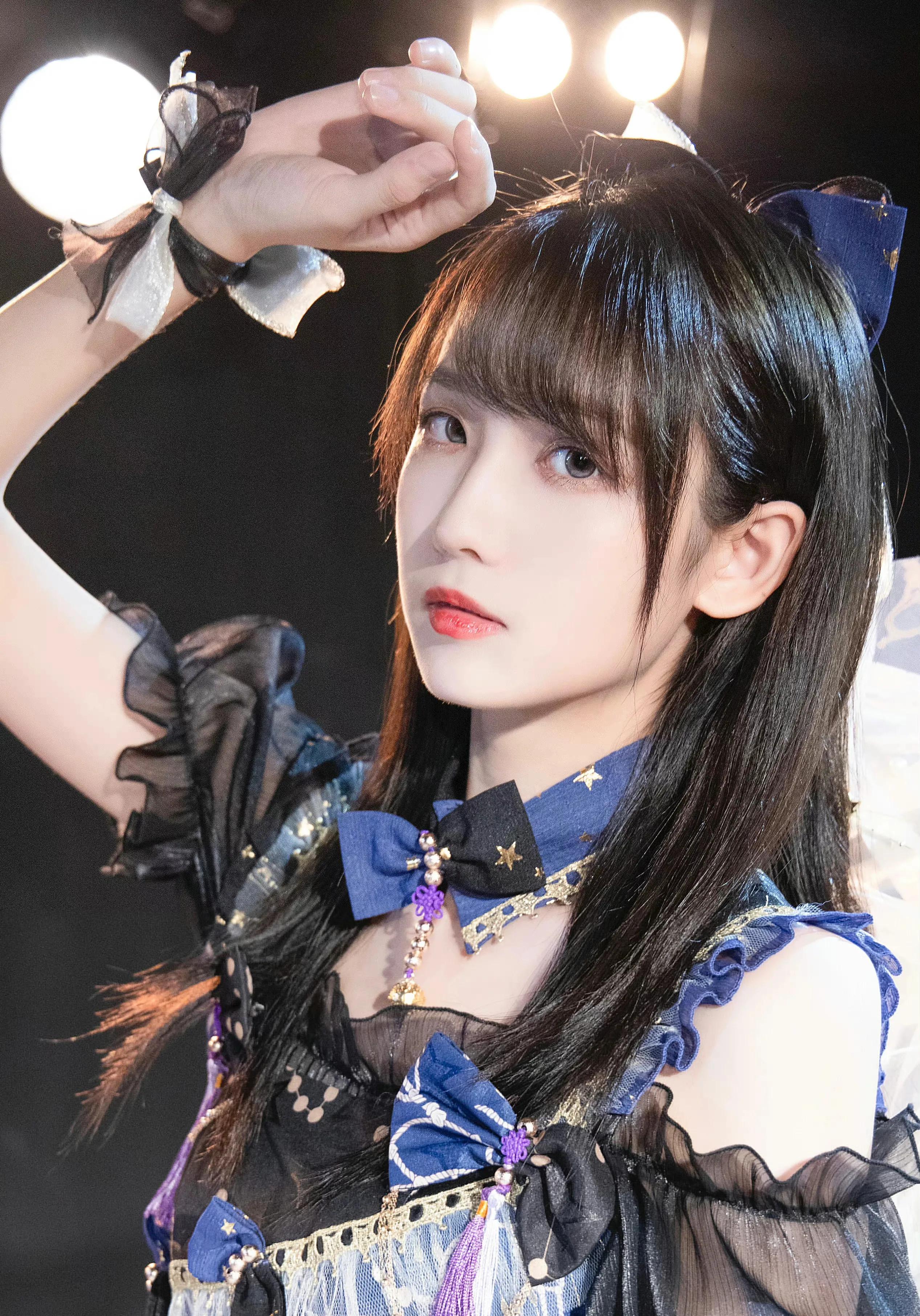 Looking at the stars from the abyss Liu Lifei - iNEWS