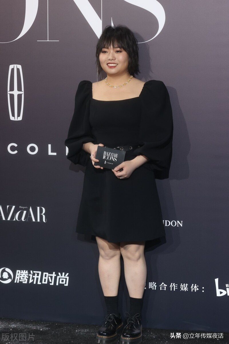 "Star Chasing Koi" Li Xueqin: Fashion Bazaar Festival Showcase, Jining ...