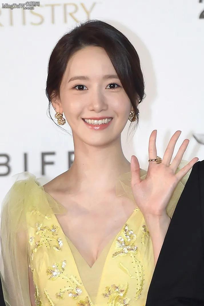 Girls' Generation Lim Yoona Red Carpet Show - iNEWS