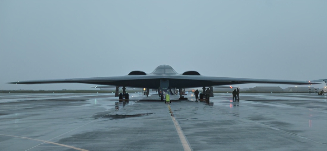 U.S. military B2 deployment near the Arctic and U.S. media: preparing ...