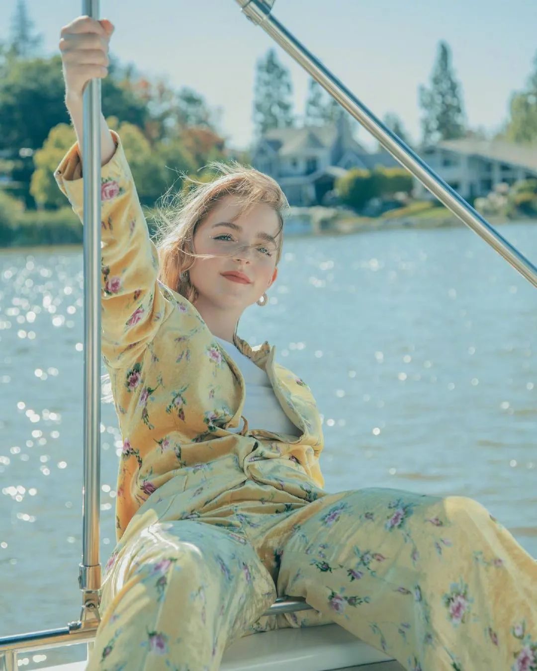 "Genius girl" McKenna Grace becomes a beautiful girl!Snowy skin is ...