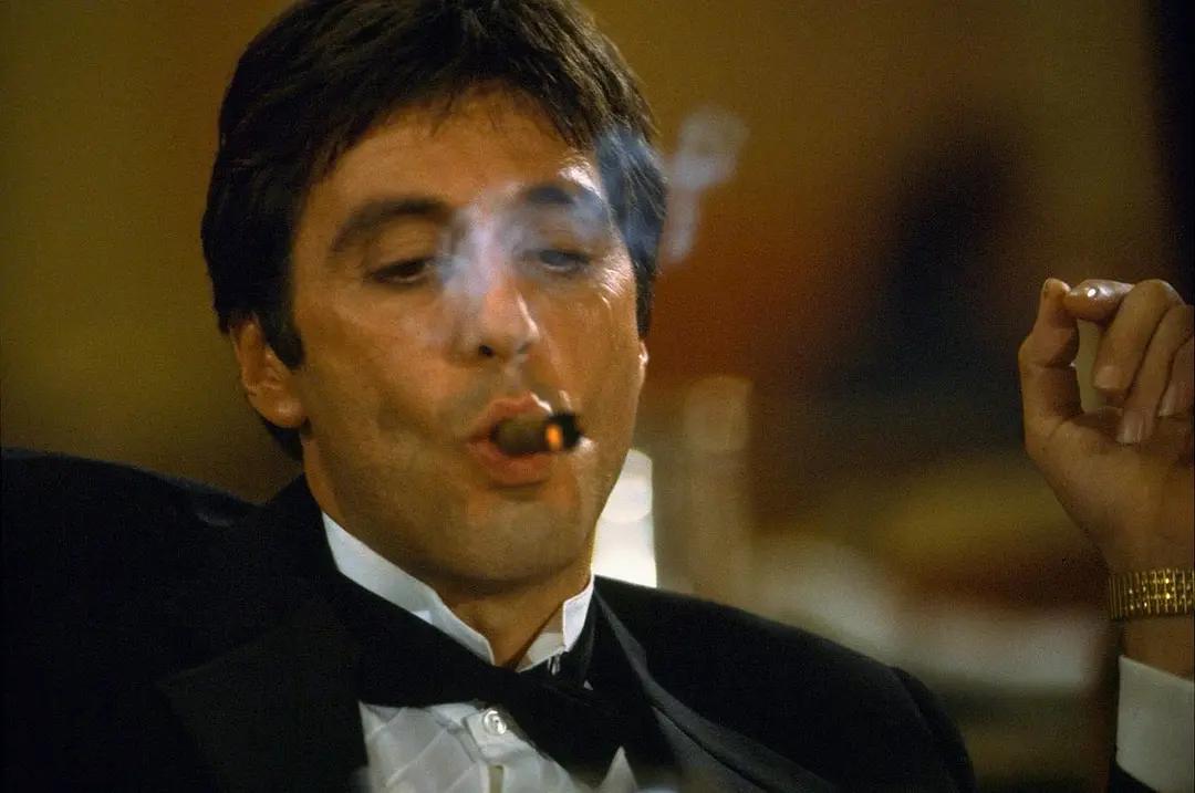 The big drug lord who rises in the slums makes countless money and ...