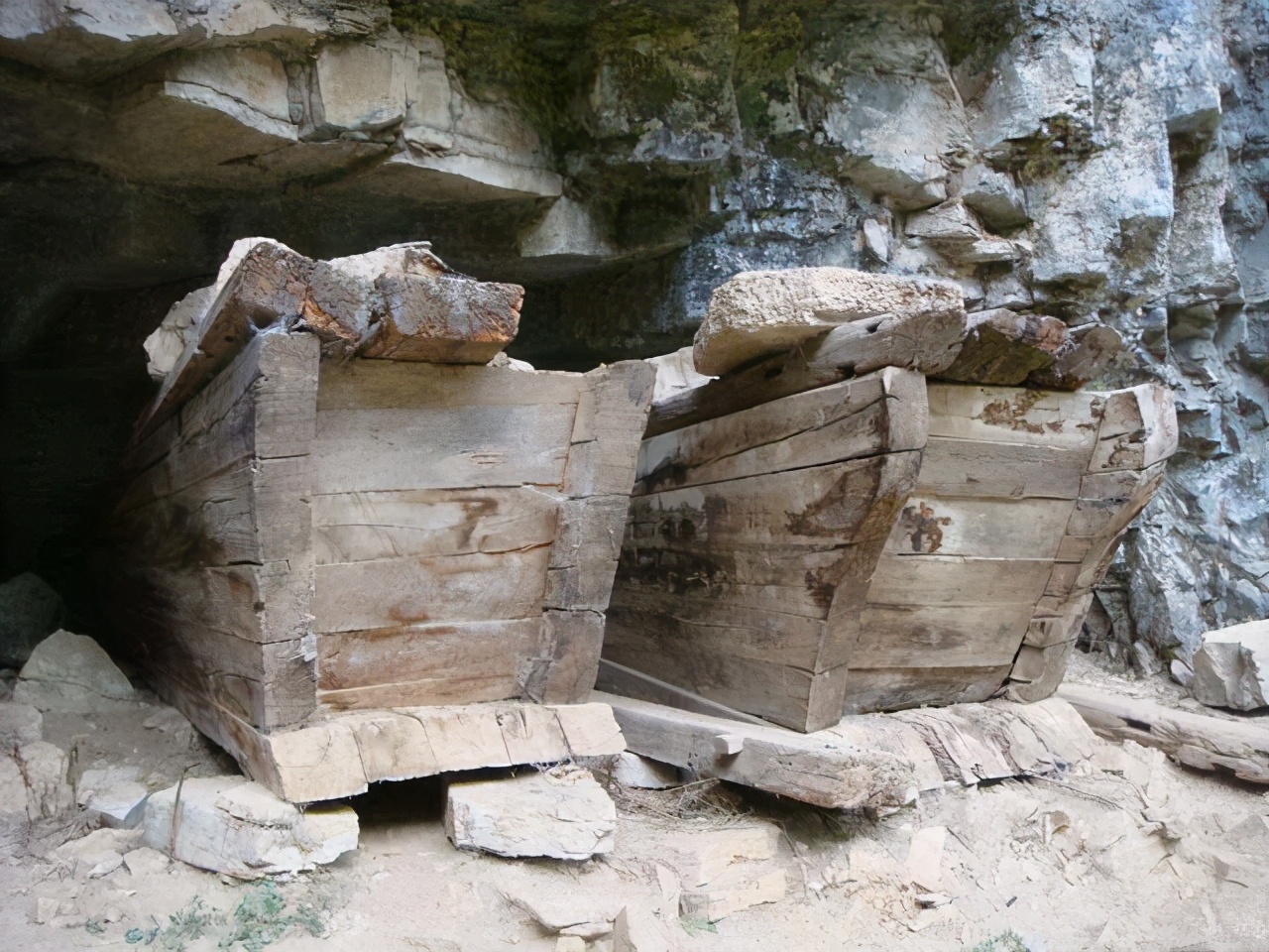 The mystery of the hanging coffin on Dragon Tiger Mountain in Jiangxi ...
