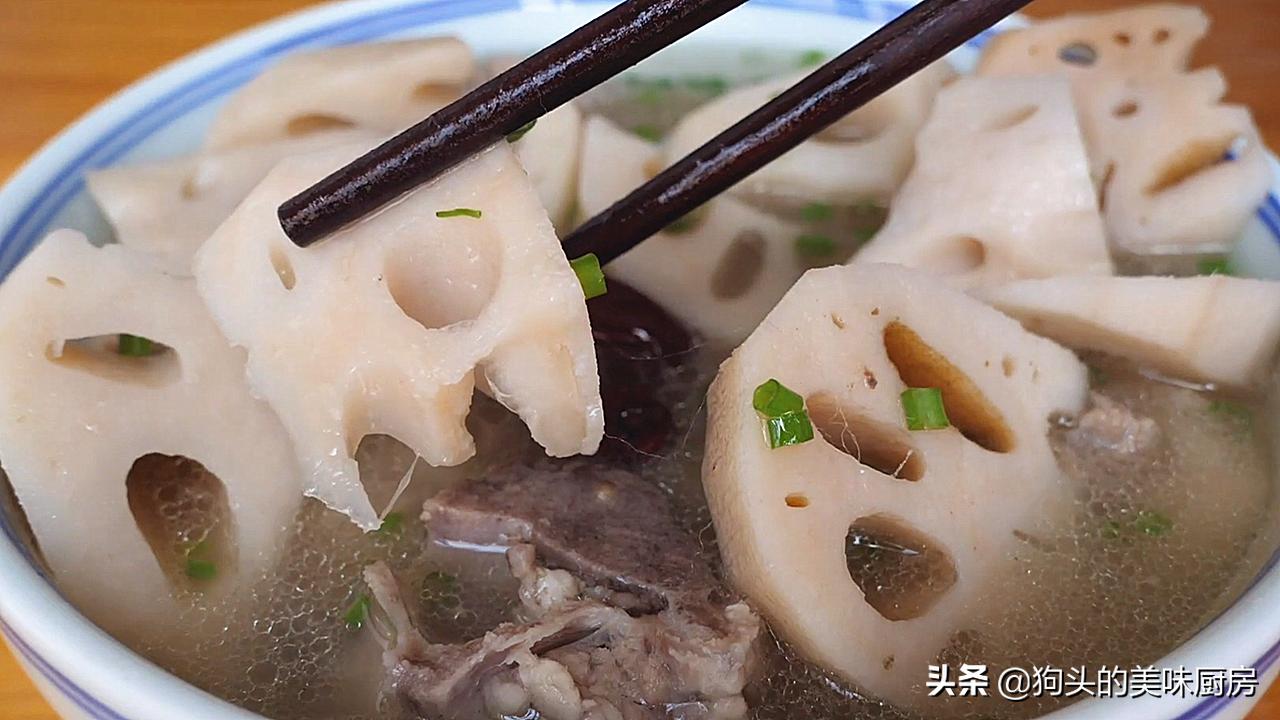 Stew lotus root soup, don't put it in the pot directly, teach you the ...