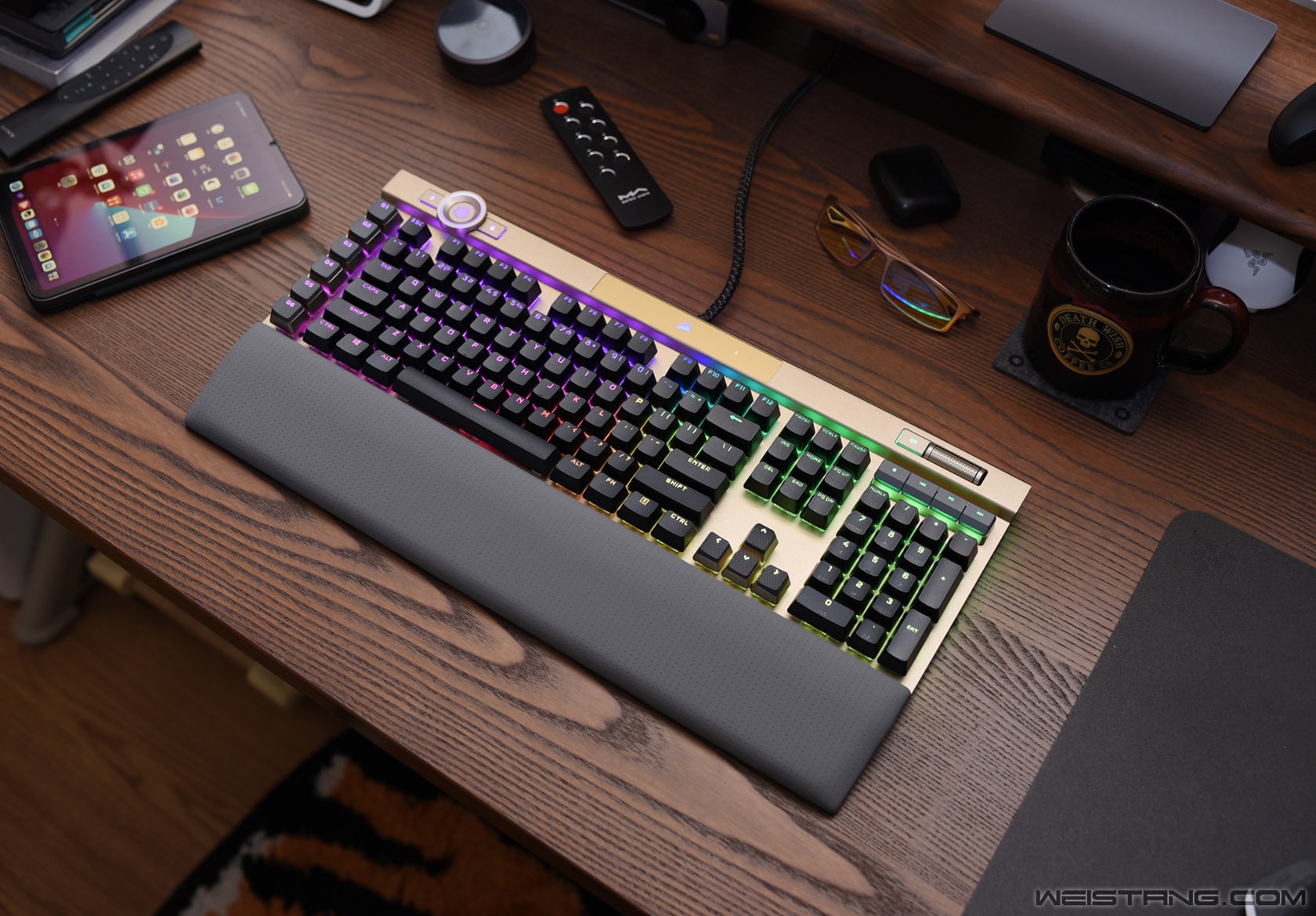 Appreciation of CORSAIR K100 brilliant gold mechanical keyboard - iNEWS