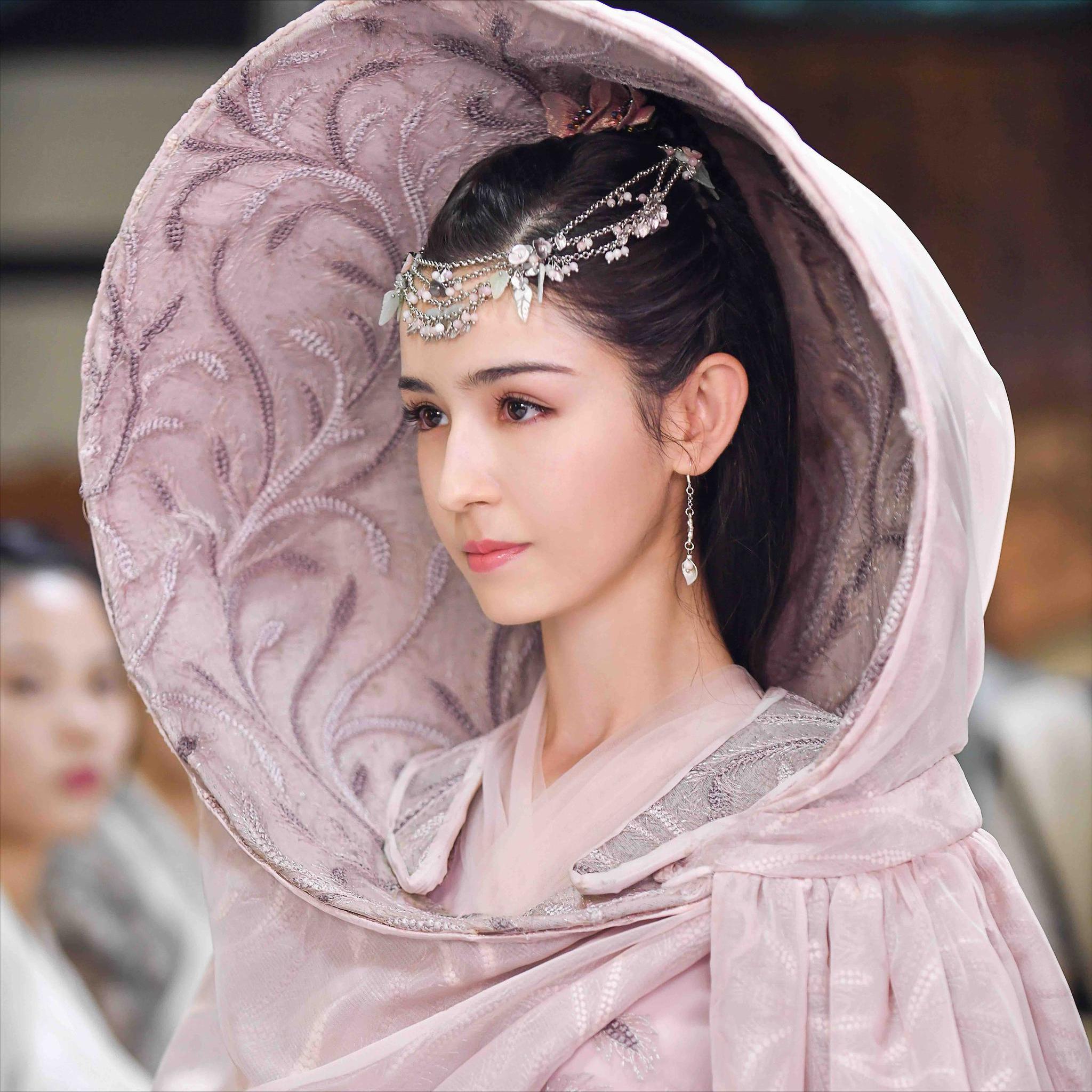 Xinjiang beauty Hanikezi's "One Dream of Dunhuang" became famous in one ...