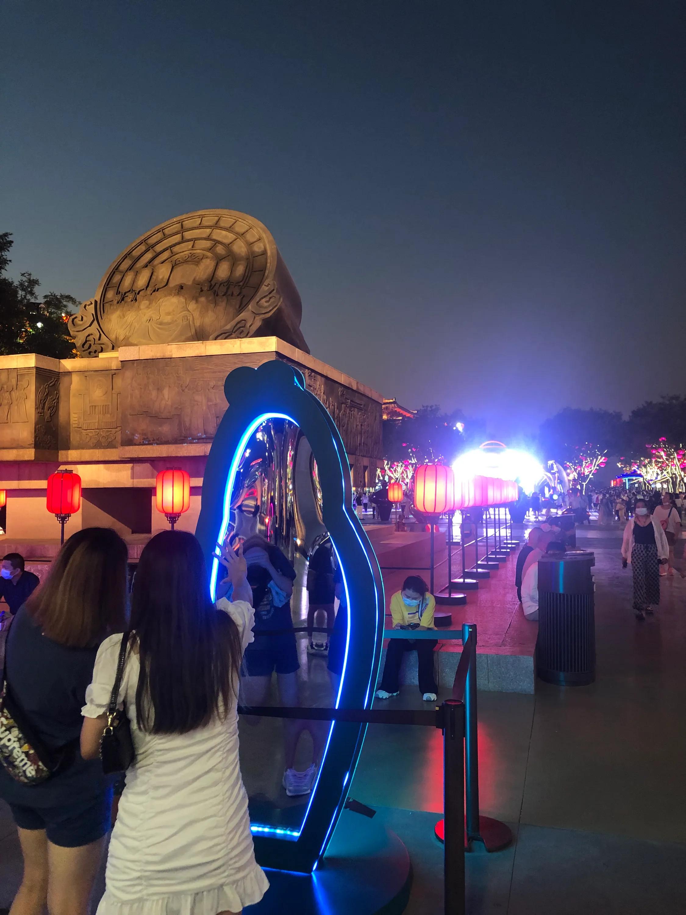 Brilliant Chinese Night in Xi'an - iNEWS
