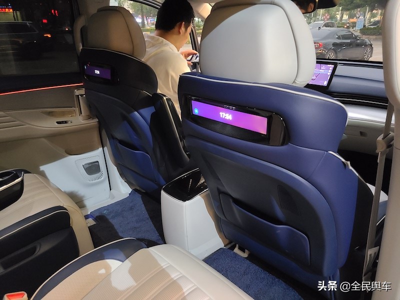 The noble choice of MPV, Roewe IMAX 8 is more luxurious, can sit in the second row and never ...