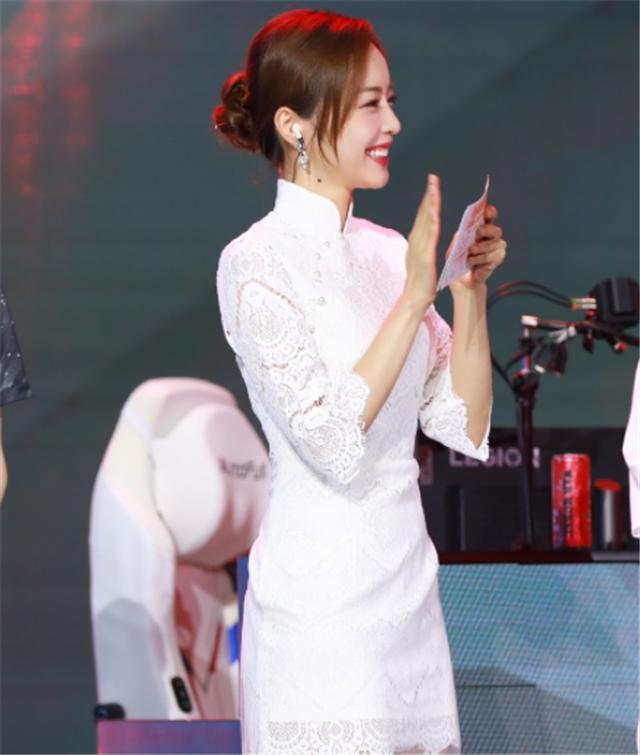 Yu Shuang was too gentle in a white dress and was called a wife at the ...