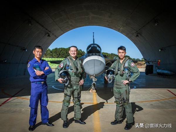 High-tech fighter jets crossed southwest of Taiwan at 2,100 meters. IDF ...