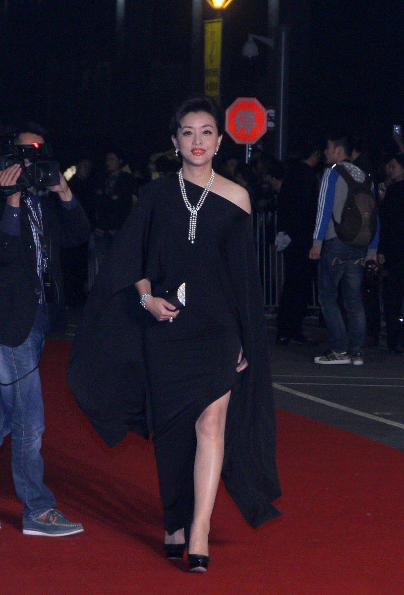 Yang Lan: She has a poem and book style in her belly, and she wears a ...