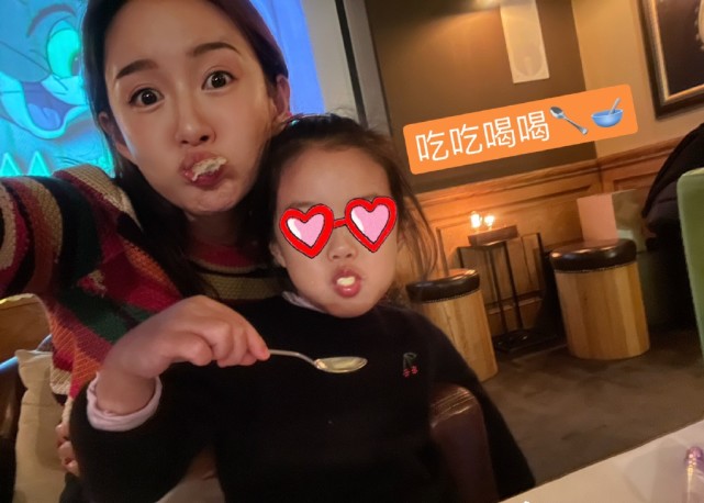 Chen He is finally willing to take a photo of her daughter's face, Xiao ...