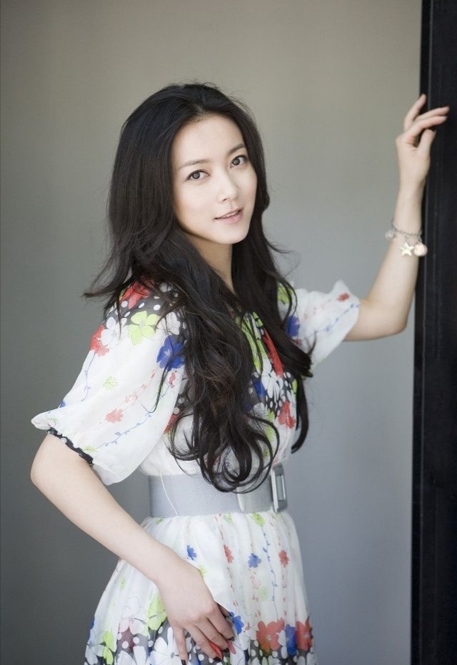 Liu Min, film and television actress, host - iNEWS