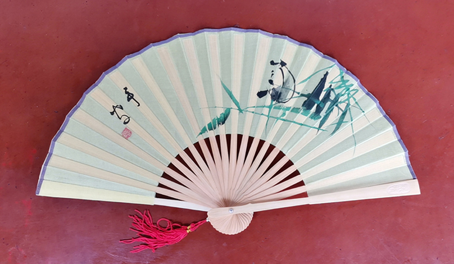 There are two places in Chongqing that are rich in folding fans, one is ...