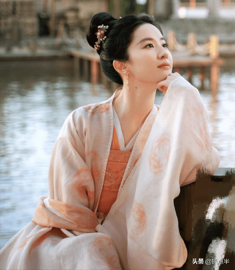 Liu Yifei's resource decline is all due to "Godfather"?Her mother Liu ...