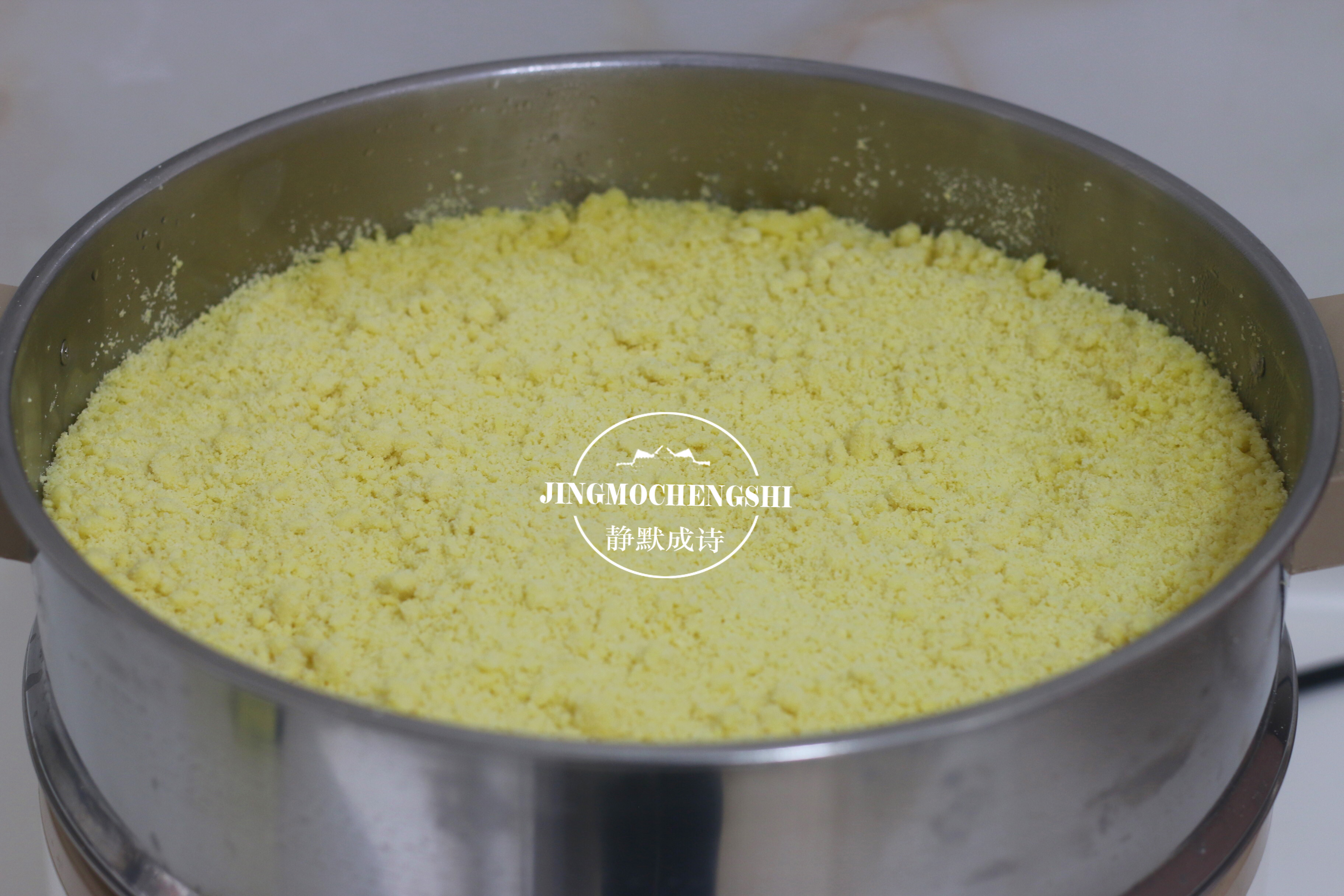 Yellow rice noodles and red jujube rice cakes, two layers of noodles ...