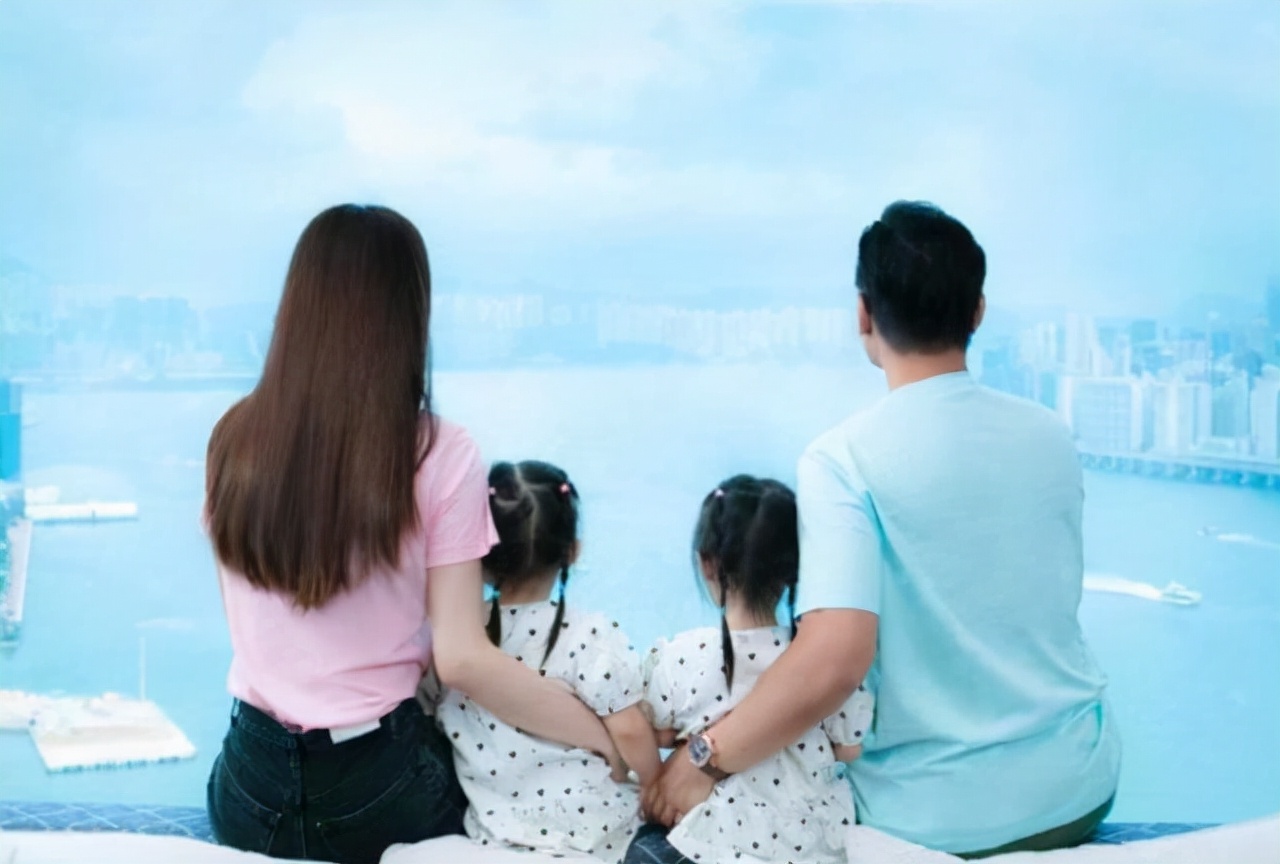 Guo Kesong celebrated his wife Xiong Dailin's birthday!A family portrait confessed his beloved ...