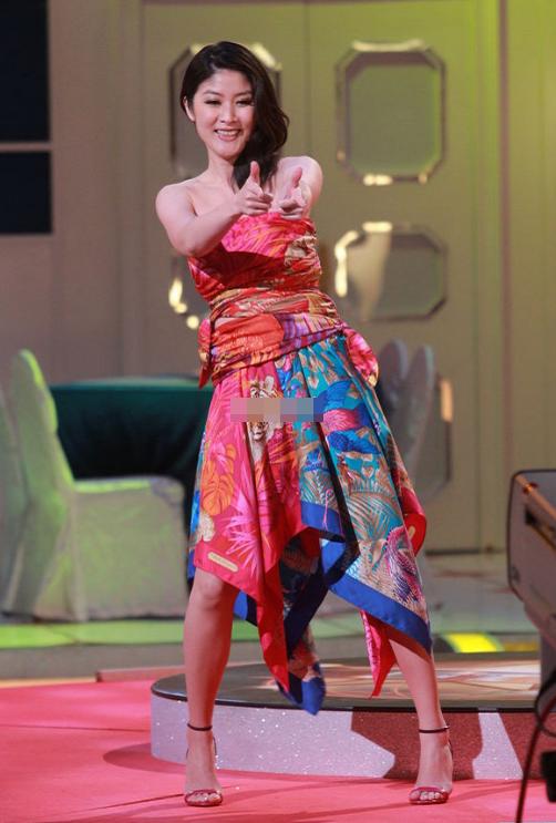 Kelly Chen, 50, attended the event, and her dress style sparked heated ...