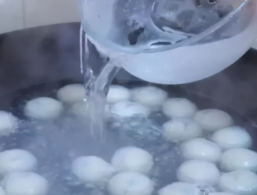 It's a big mistake to make glutinous rice balls when boiling water ...