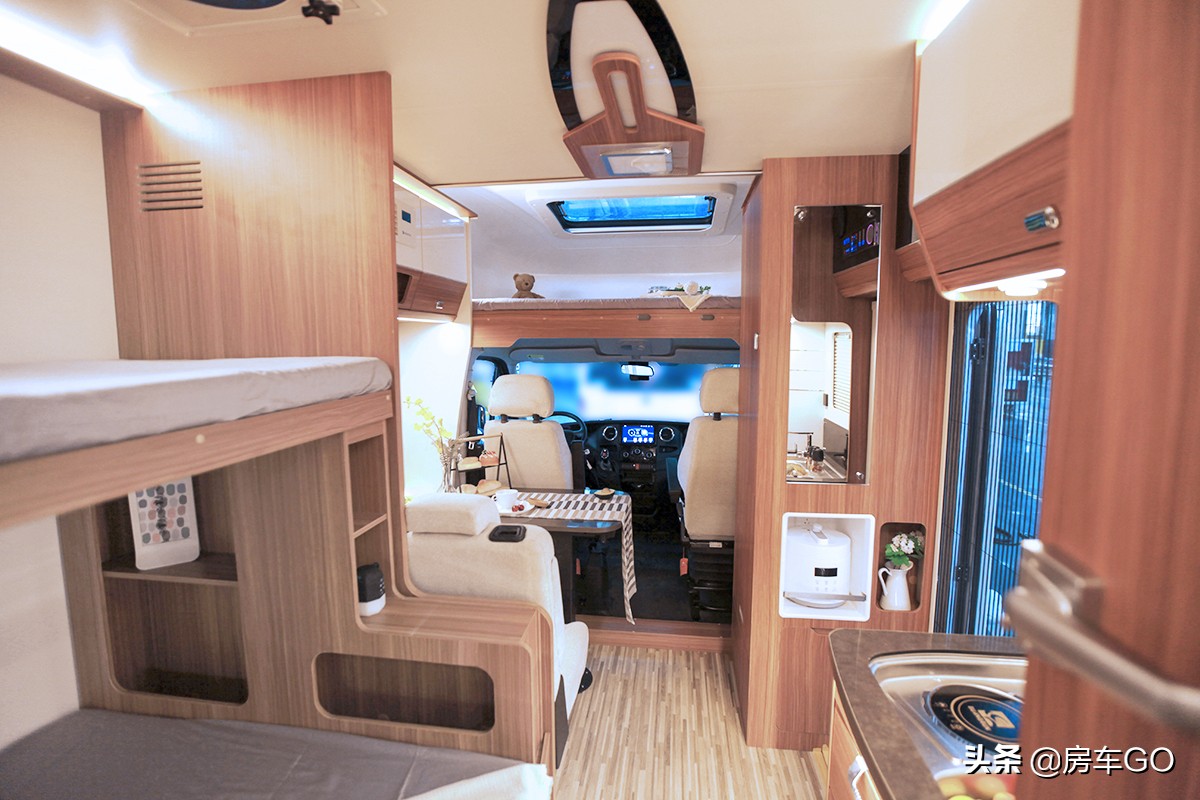 The 12V/48V dual-generation smart RV comes standard with 4 charging ...