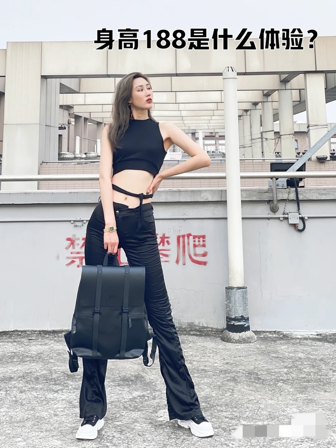 The tallest woman in the world is 2.15 meters tall, breaking the ...