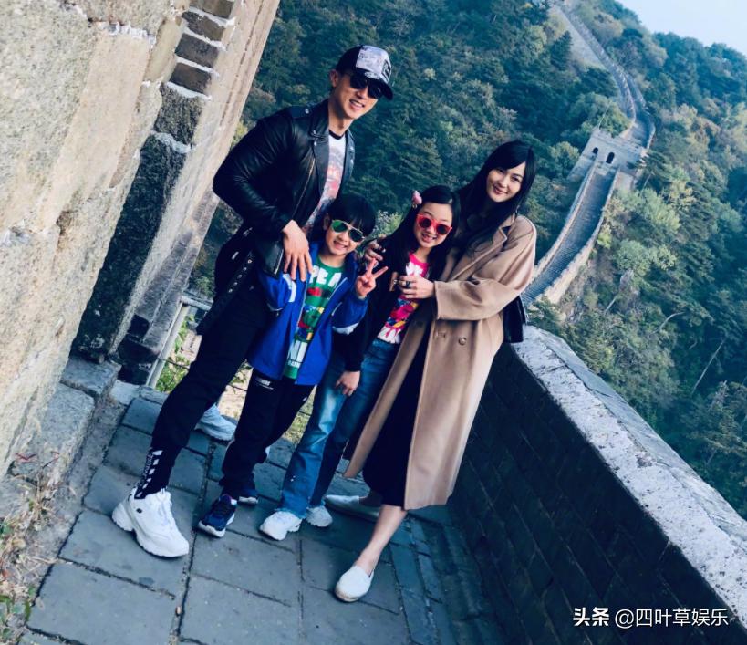 Wu Zun wished his father's 75th birthday, sharing a group photo of his ...