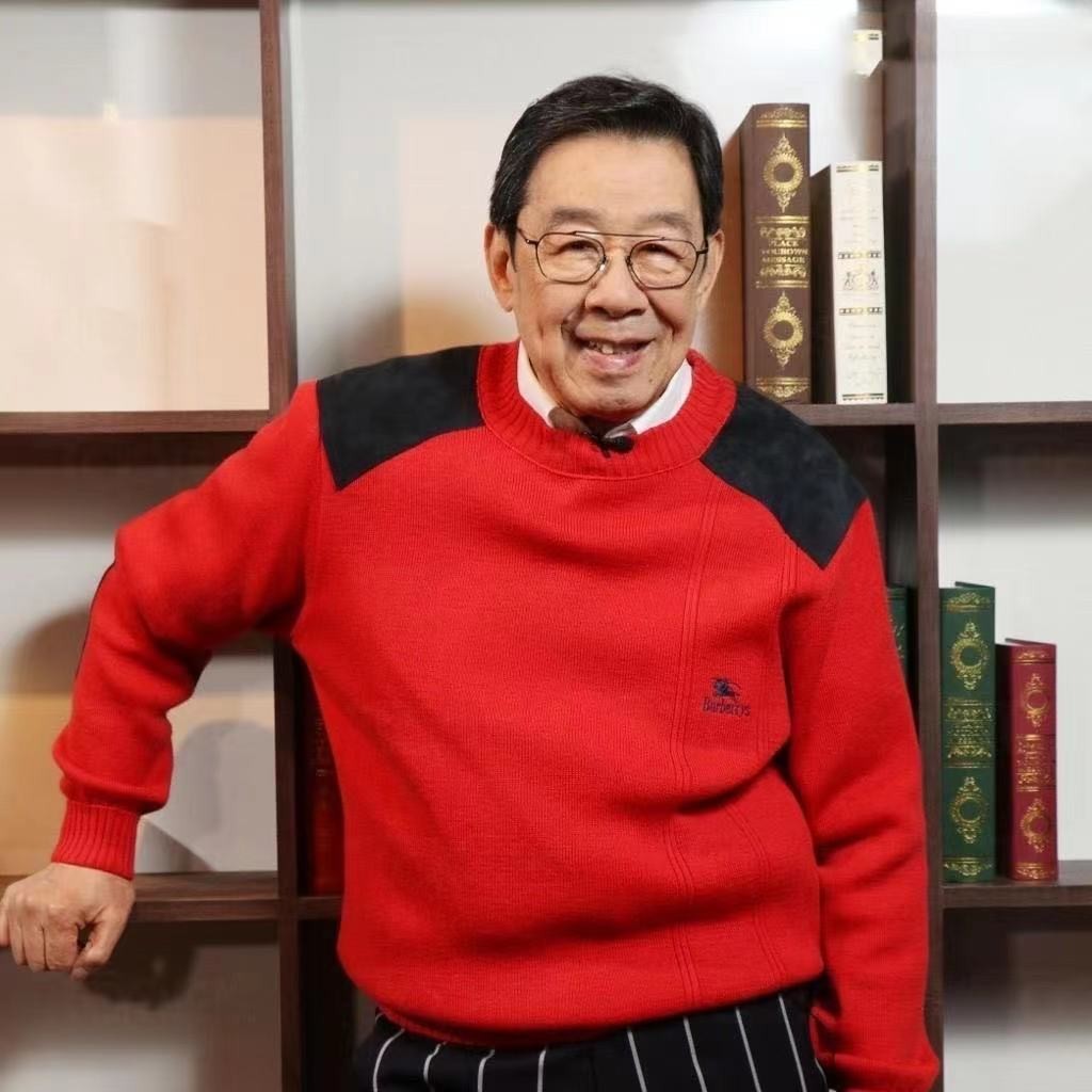 Break the record!89-year-old Hu Feng sang 30 songs and danced in a ...