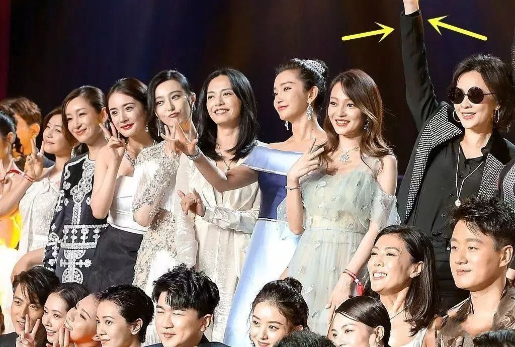 A group photo of Angela Chang and friend Weiqi Fan, Stefanie Sun, Wu ...