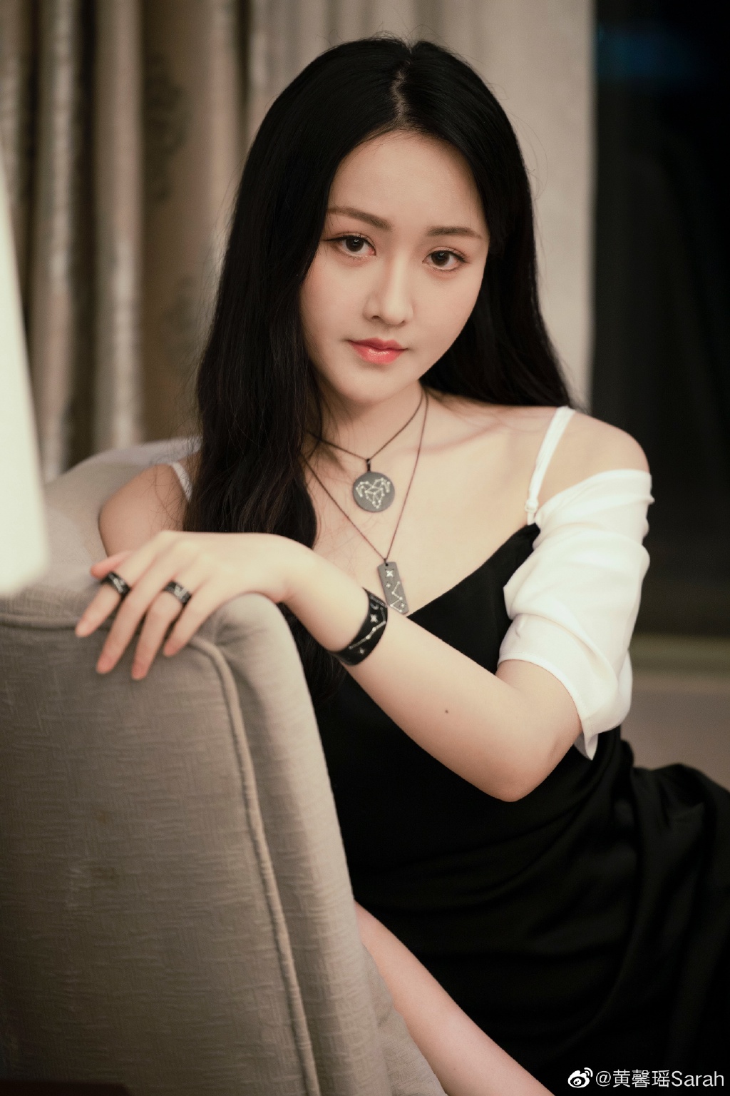 She was a classmate with Chen Yao and also worked with Wang Yibo as Sun Lingwei in "Li Ge Xing ...