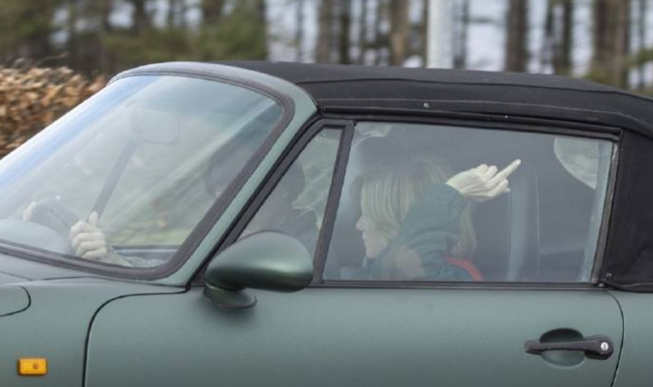 Twilight Girl K's new movie plays the princess, her 12-carat ring is ...