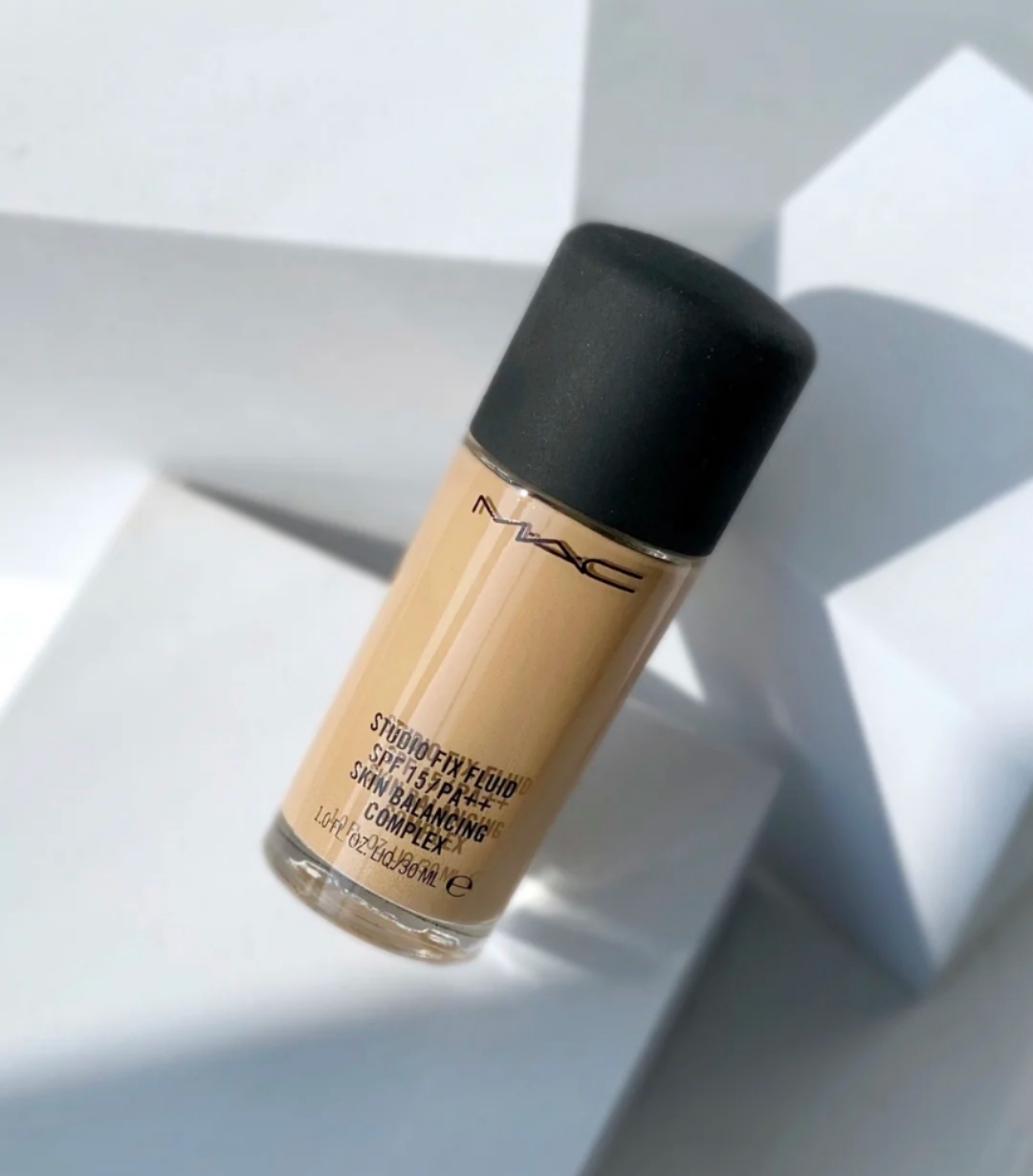 What liquid foundation holds makeup and controls oil?These are the best ...