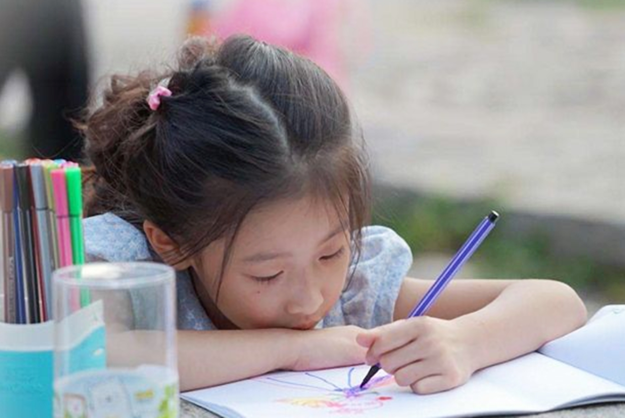 Children hunch back, brute force correction is not advisable, these ...