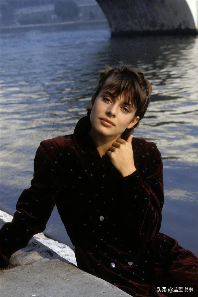 After living with the director who was 25 years older than her, she ...