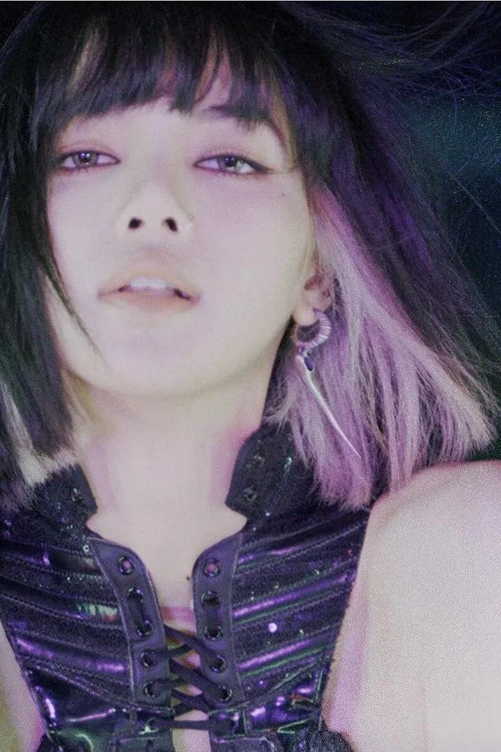 LISA's new song MV broke 100 million!A single changed 14 sets of styles ...