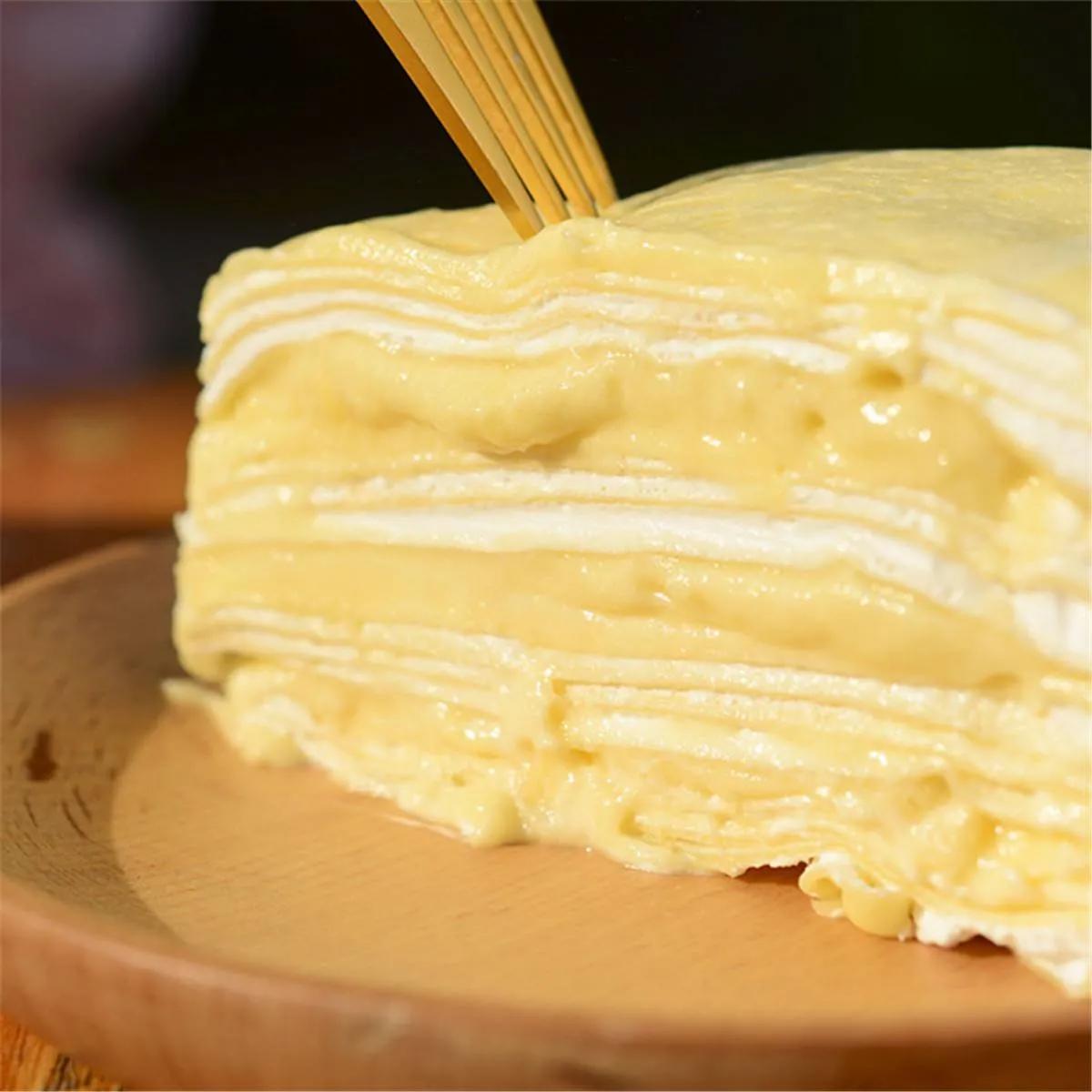 The expensive durian layer cake outside can be made in a pan at home ...