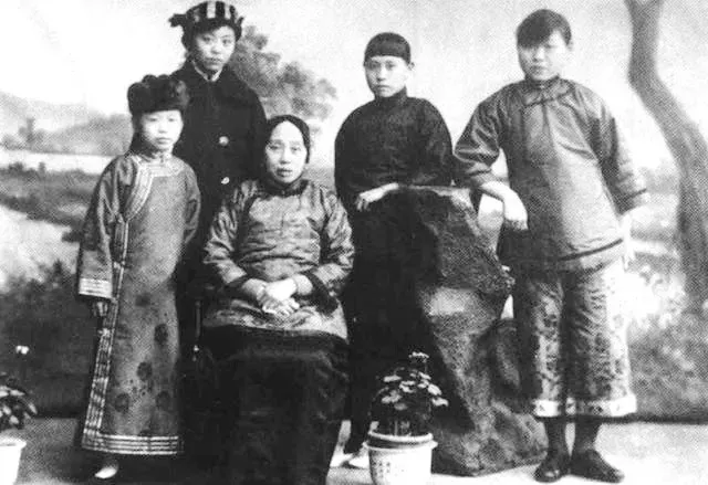 Zhang Youyi: After getting rid of the scumbag husband, she turned ...