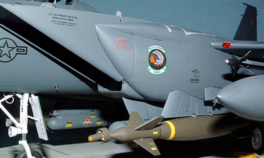 The F-15 is transformed into a B-52 bomber, which can carry 15 Jedham ...