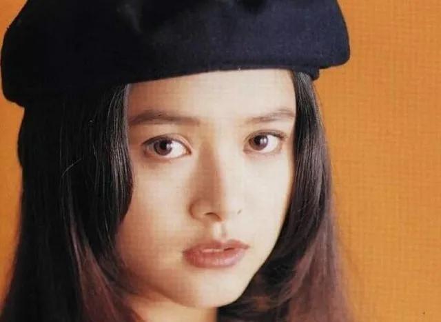 Ye Yunyi married the playboy Chen Bohao at the peak of 22 years old ...