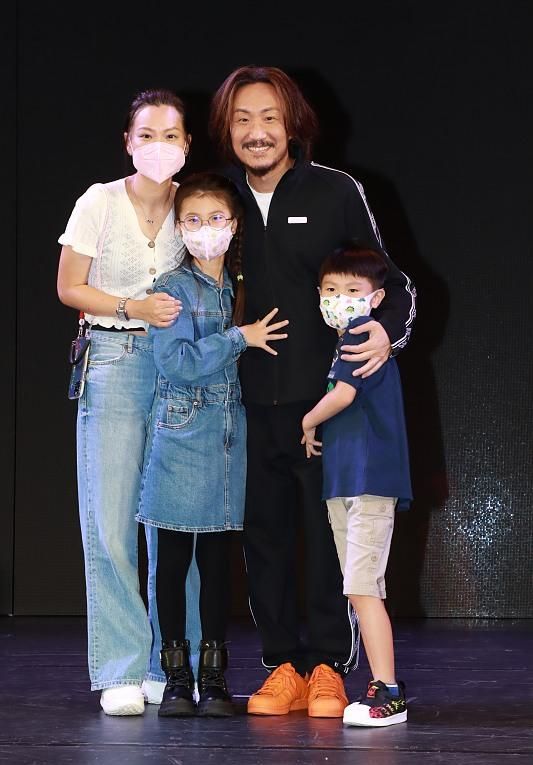 Ronald Cheng and his wife met with fans on September 17, not as ...