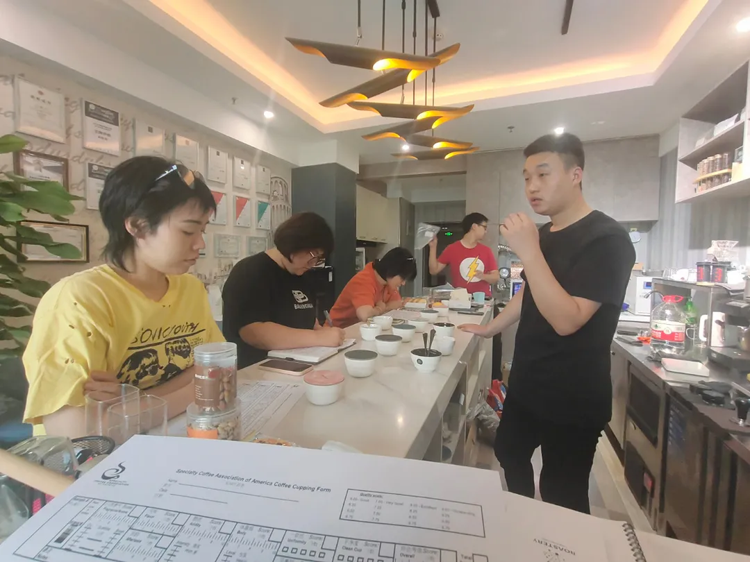 Uncle and Jiang Ge's retro romance, young people don't understand - iNEWS