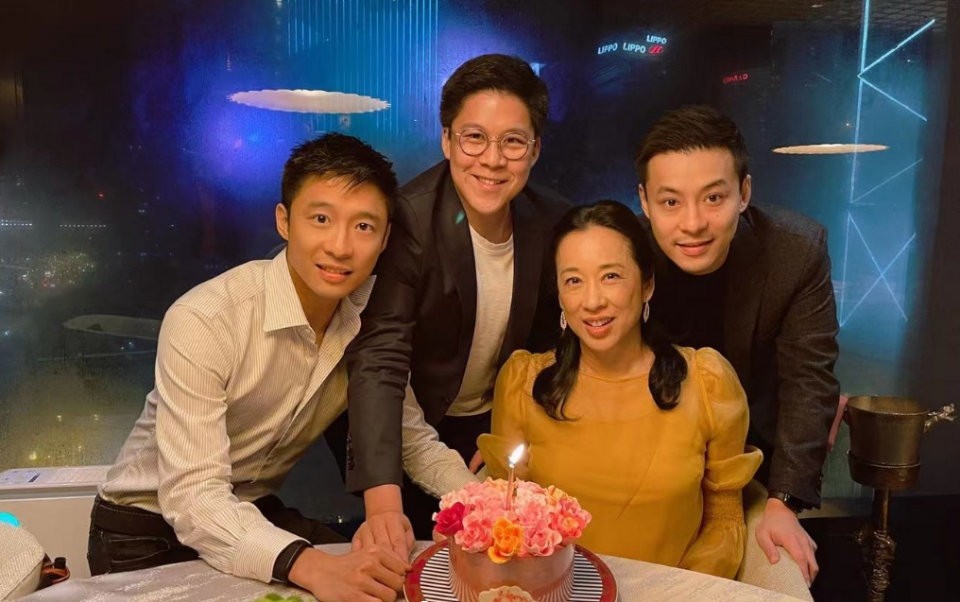 Guo Jingjing celebrates her mother-in-law's birthday, the two of them ...