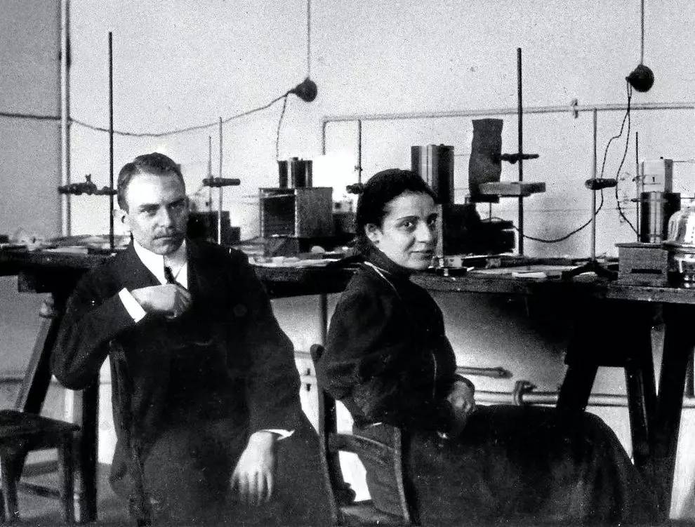 Who researched the atomic bomb - iNEWS