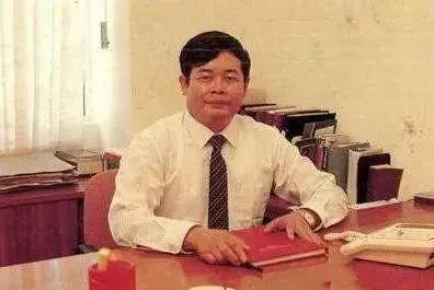 Mr. Cao Dewang, founder of Fuyao Group, the king of auto glass that ...