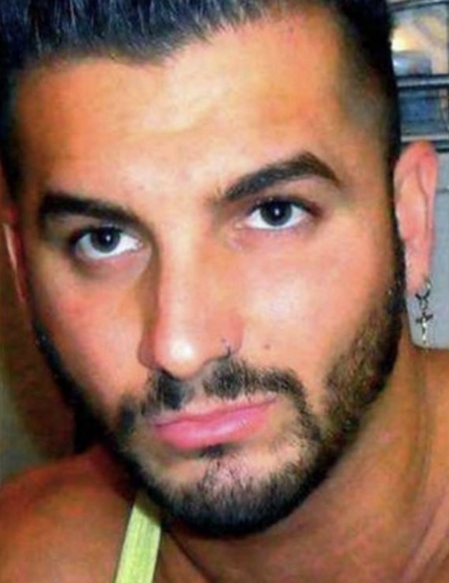 The handsome French guy wants to become an "alien", cut off his nose ...