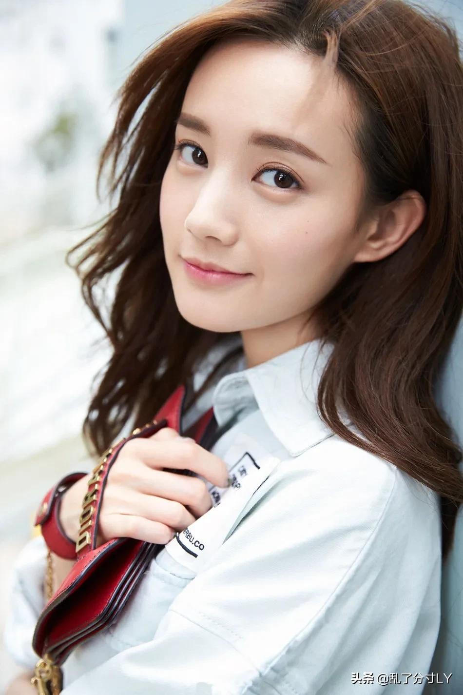 Li Yitong sweet and casual photo - iNEWS