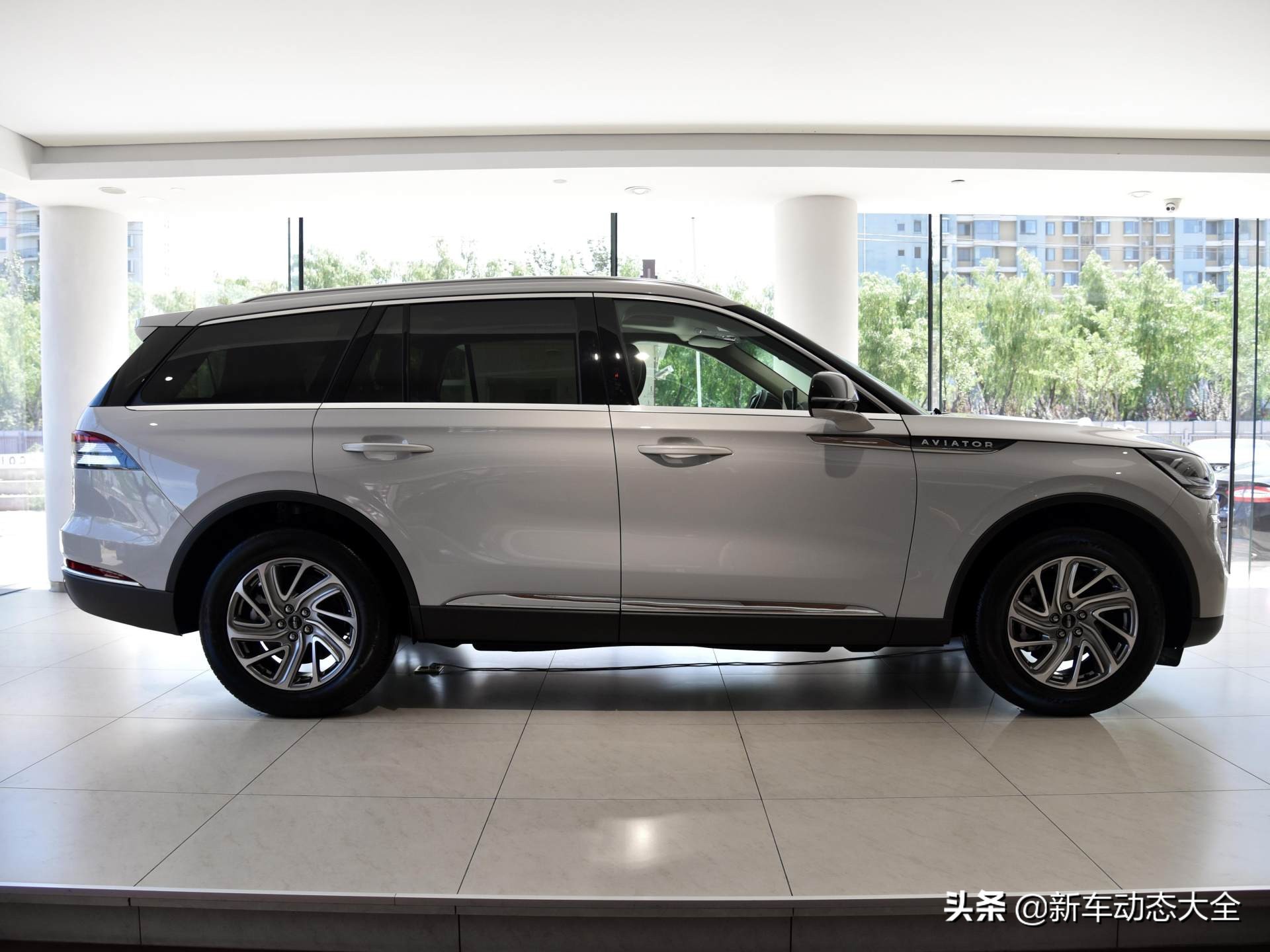 Luxury brand V6 high-end SUV, imported with original packaging, not ...