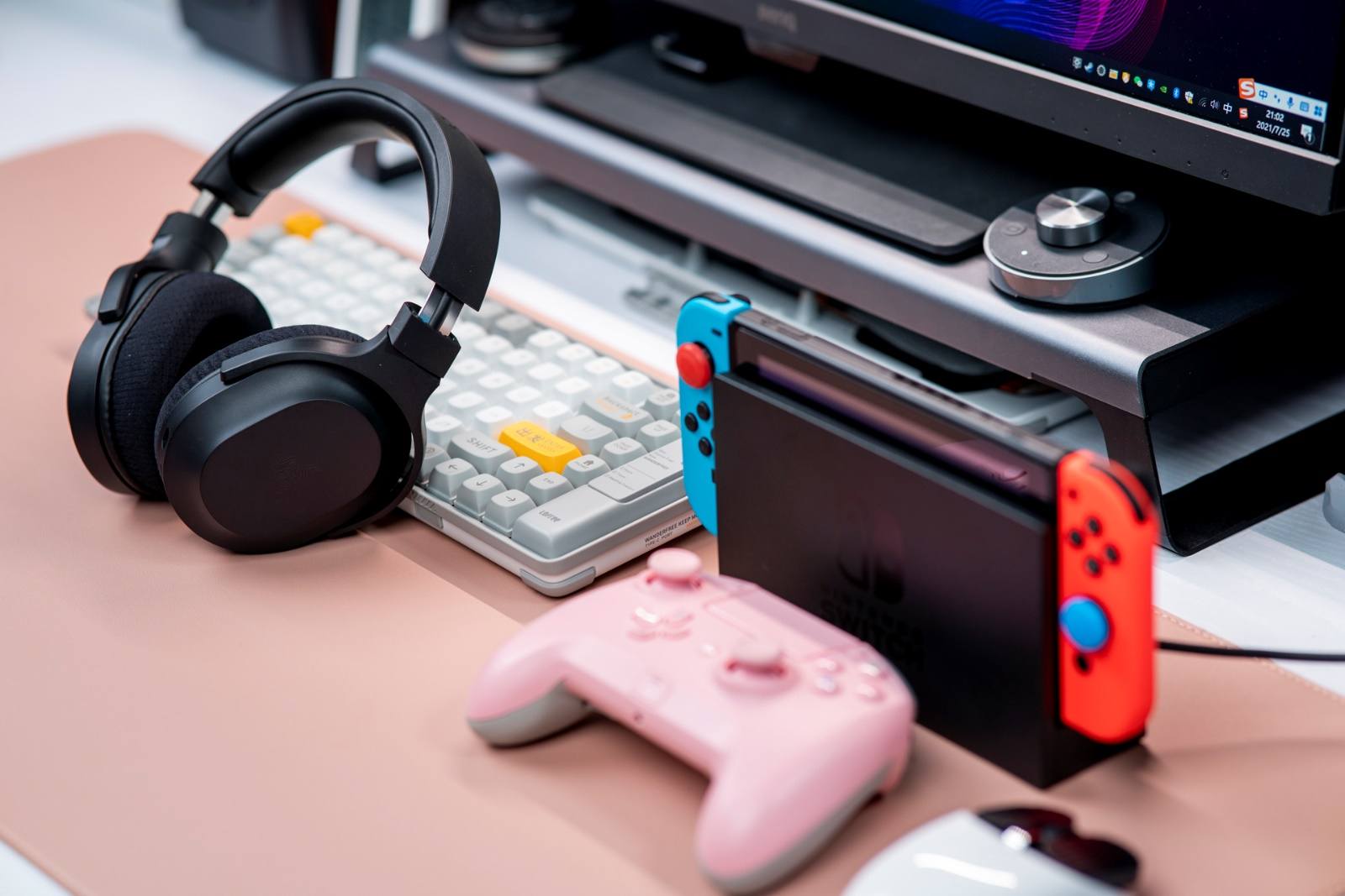 Takes all mainstream platforms, 2.4g is as stable as a dog, the Razer ...