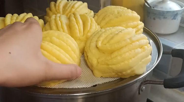 Cornmeal steamed buns - iNEWS