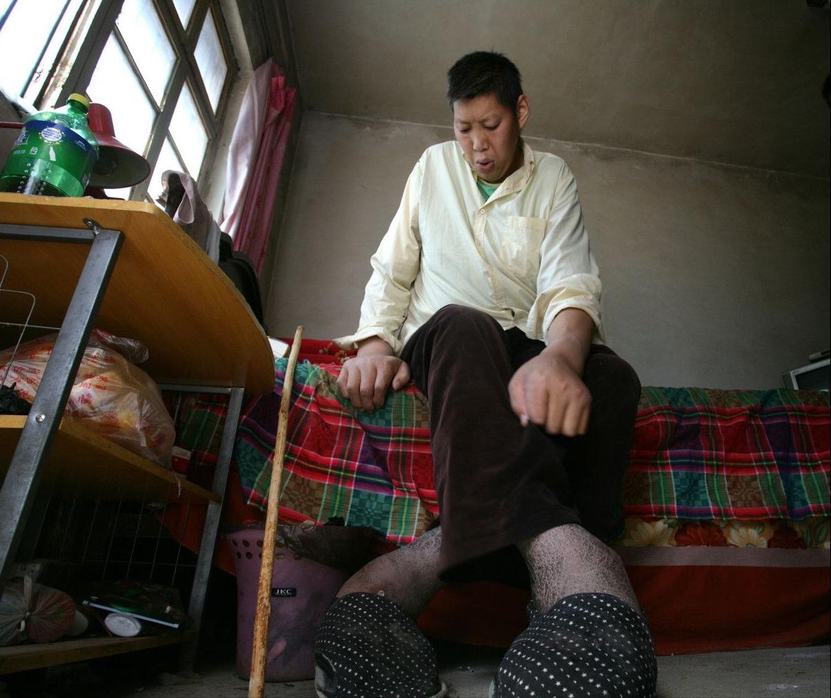 China's first male giant Wang Fengjun: 2.55 meters tall, a head taller ...
