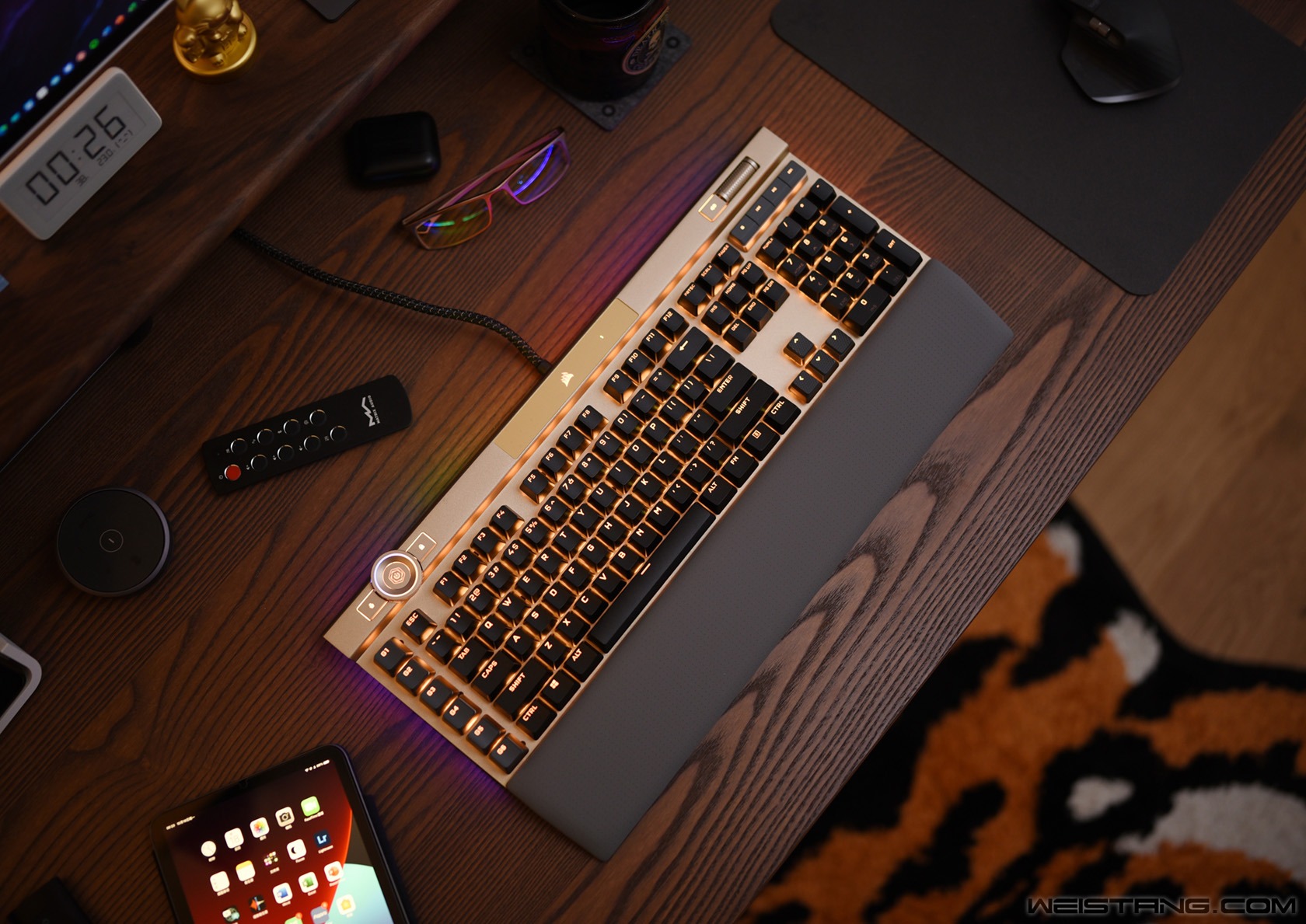 Appreciation of CORSAIR K100 brilliant gold mechanical keyboard - iNEWS